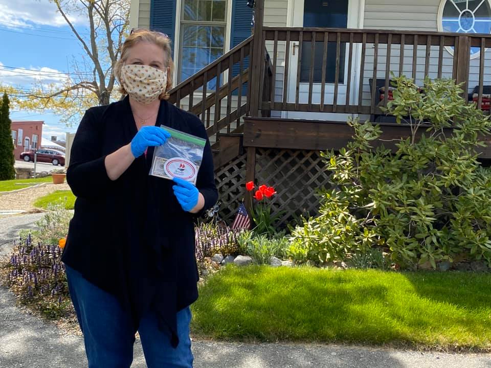 Nurse helping the homeless - The Awesome Foundation